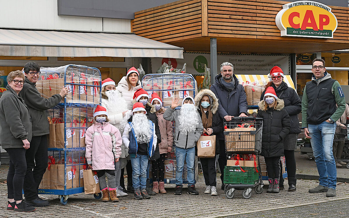 Dominik Gerlich und CAP/proviel spenden süße Überraschung: | proviel ...